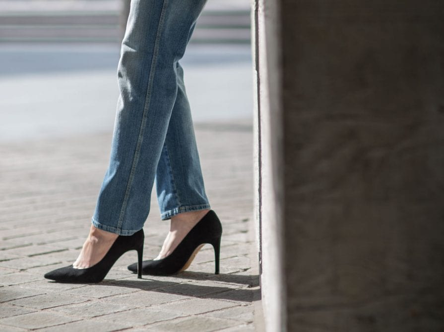 Styling Bon Label's Grey Sweatshirt | Style&Minimalism