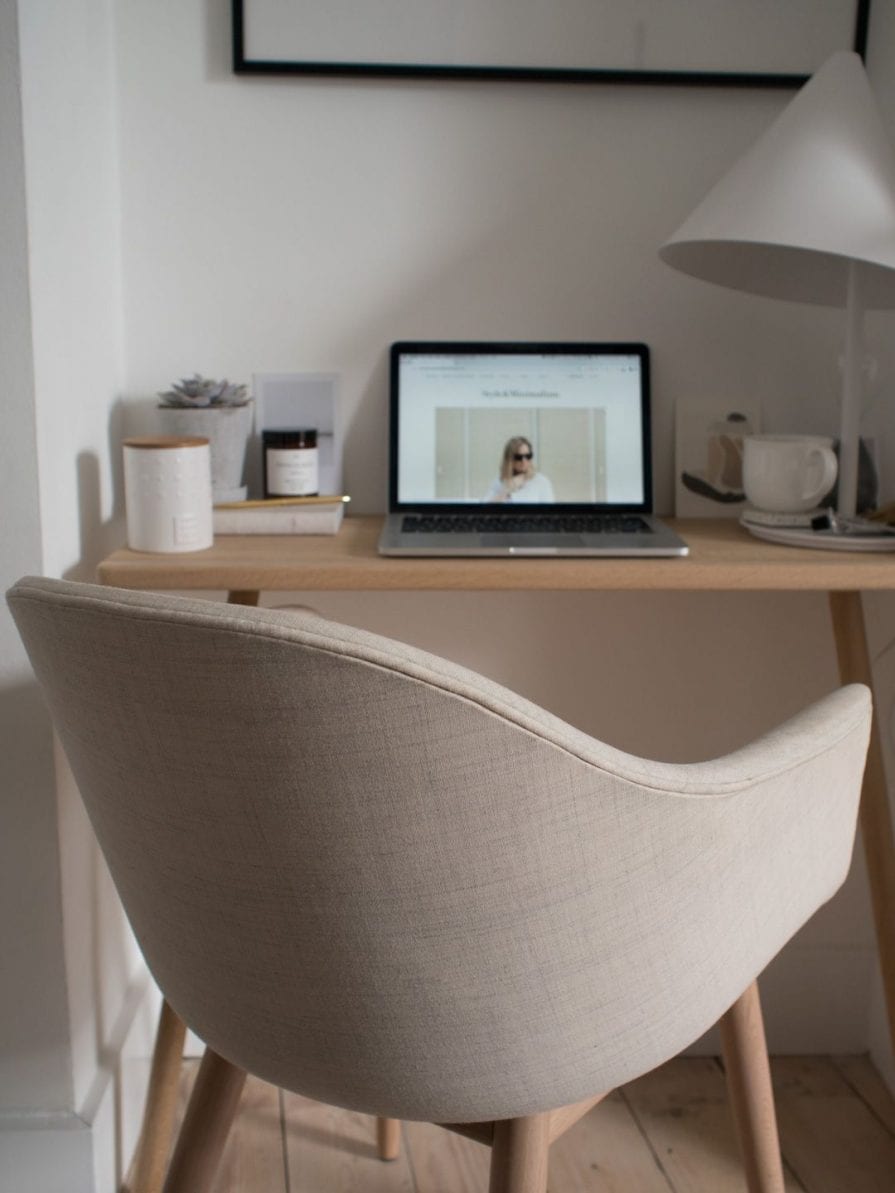 A Calming Minimal Home Workspace - Style&Minimalism