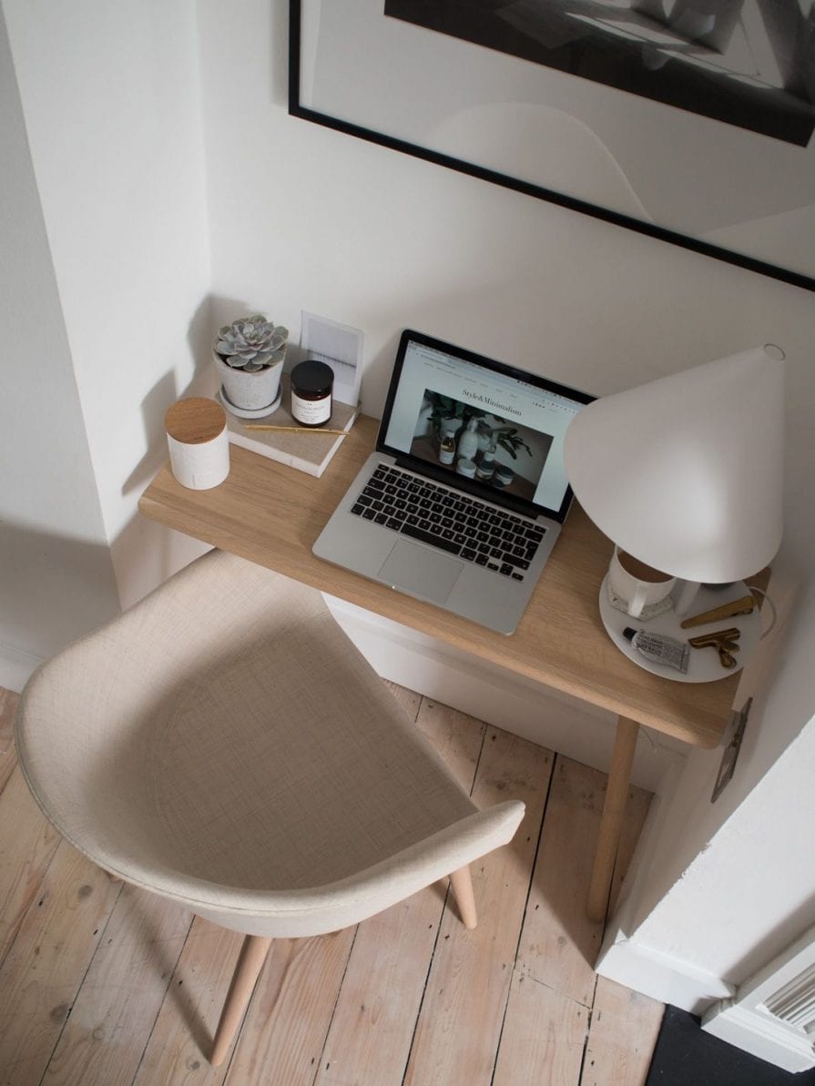 A Calming Minimal Home Workspace - Style&Minimalism